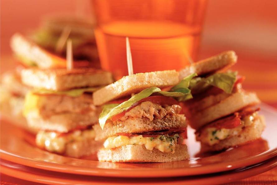 Mini club sandwiches with tuna, chorizo and egg - Recipe Guide